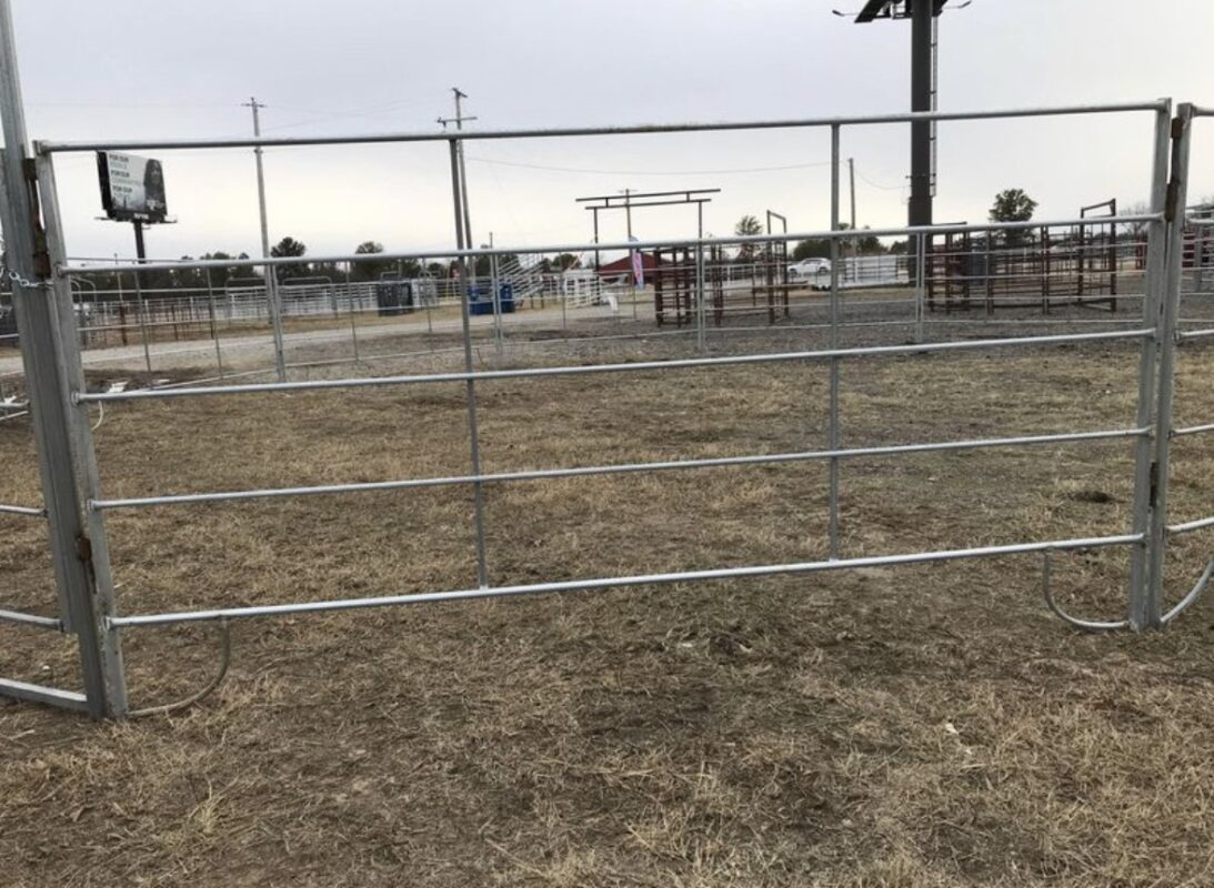 40 ft round pen for sale (galvanized color ) - corral fence panels